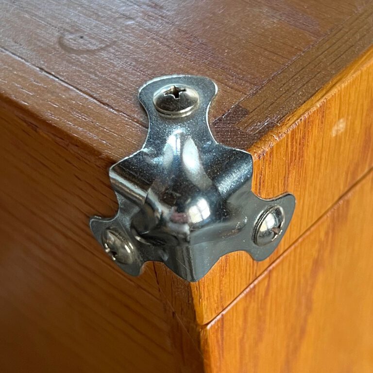 Chrome 3-Leg Corner | Shop Hardware | Gerstner